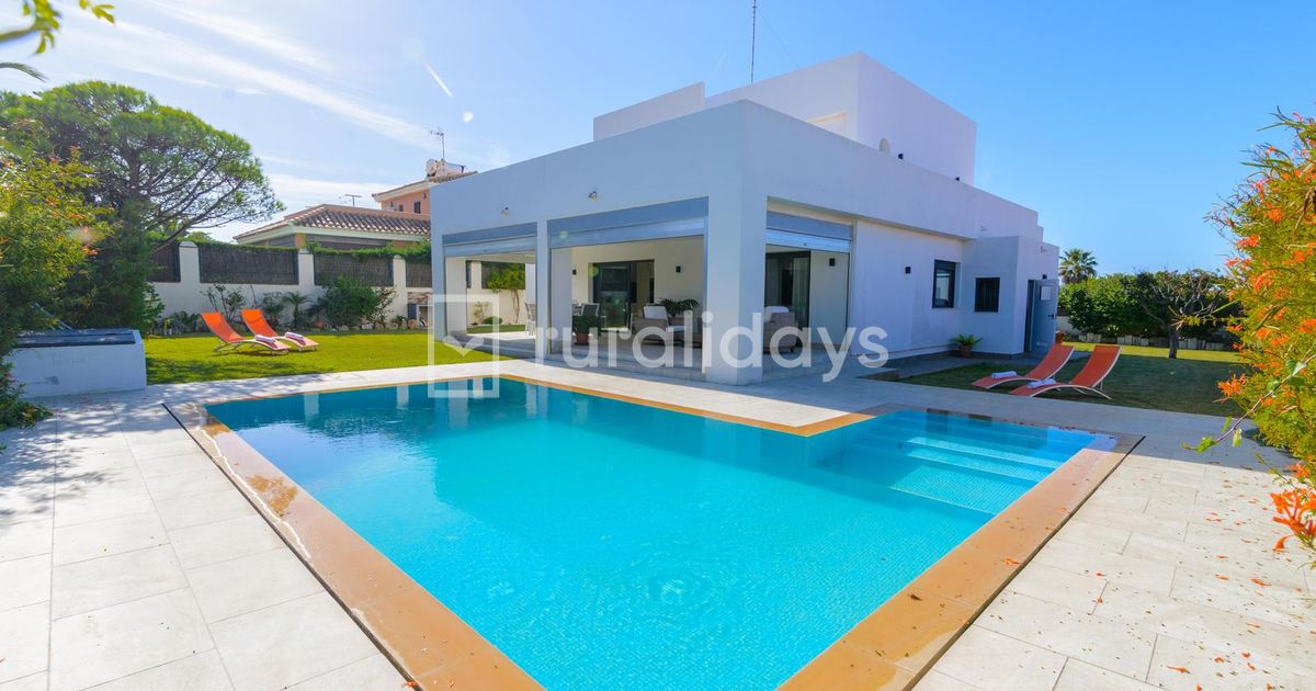 Villa Mónaco Conil de la Frontera by Ruralidays