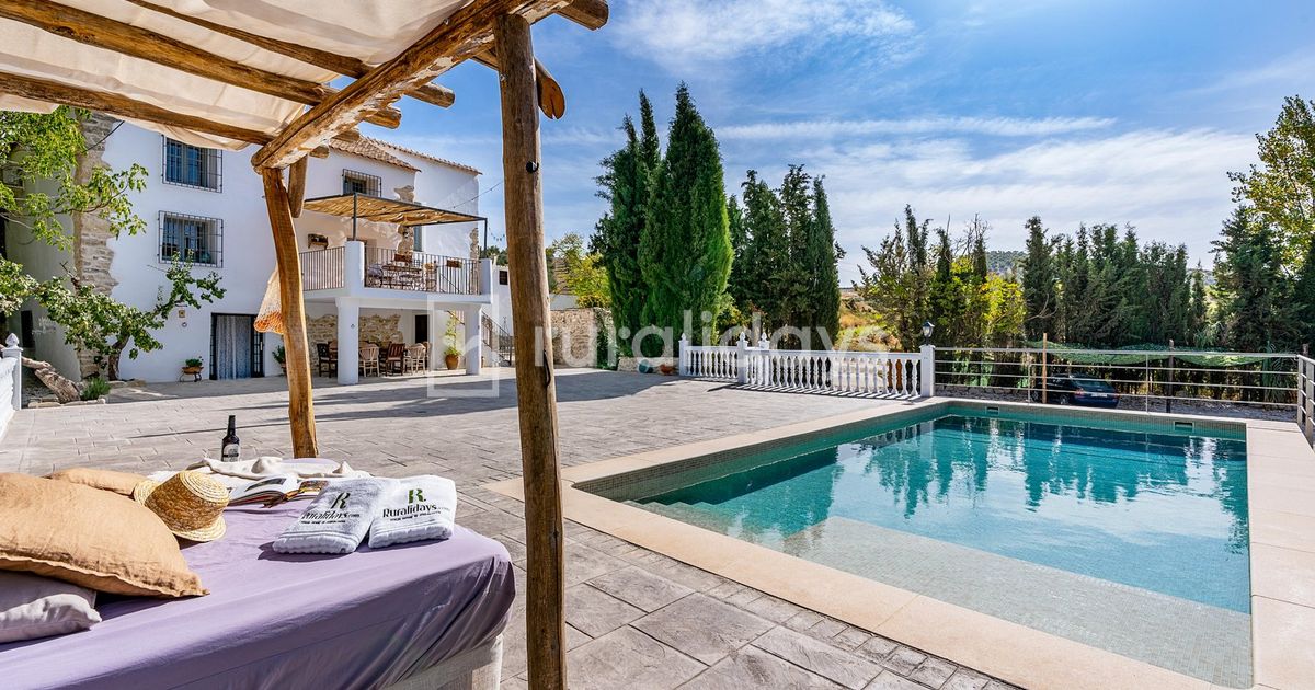 Cortijo Las Angosturas Montefrío by Ruralidays